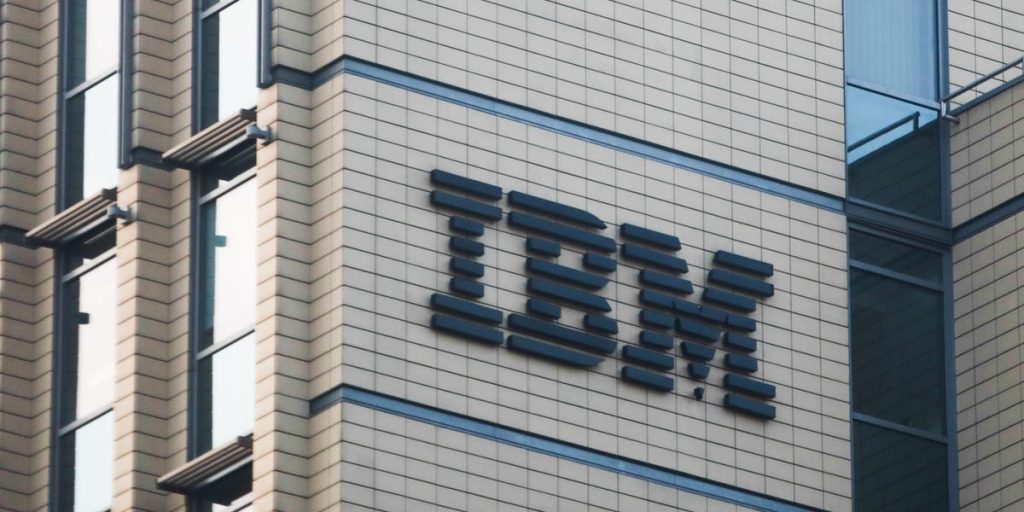 IBM dit à ses managers de retourner au bureau 3 jours par semaine ou de ...
