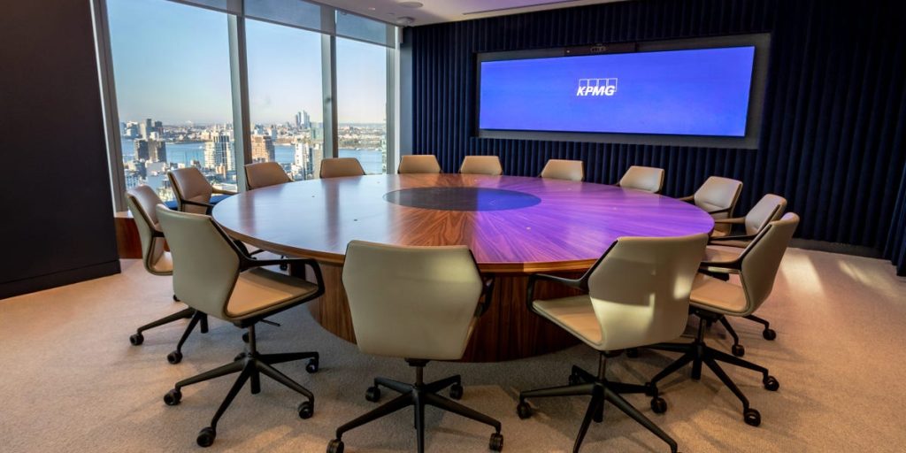 Découvrez l'intérieur du nouveau siège social de KPMG à New York, conçu ...